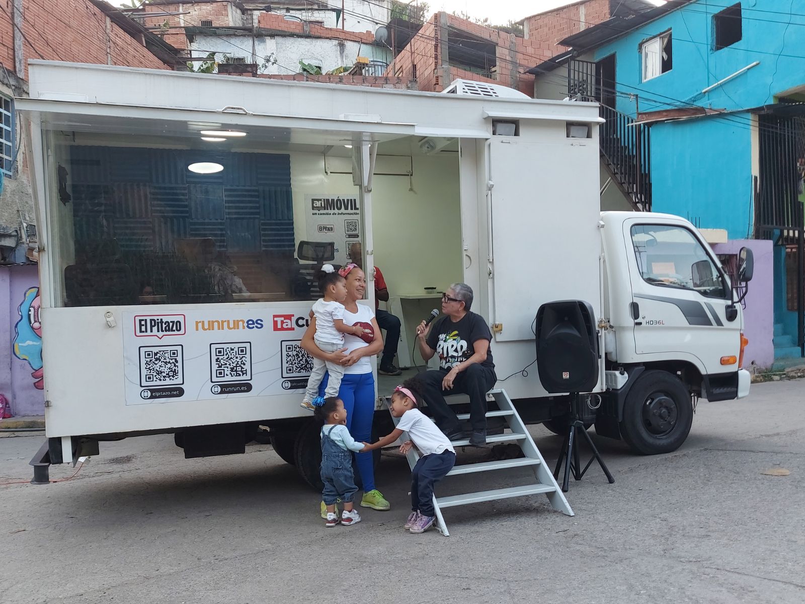 El ARI Móvil y el Bus TV visitaron La Dolorita para informar y ...